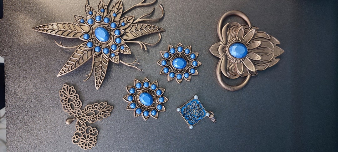 Triss Cosplay Belt Buckle Sleeve Pin Necklace Hair Pin tiara - Etsy