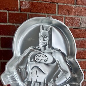 1989 Vintage Batman Aluminum Cake Pan DC Comics Wilton Cake Pans - Etsy
