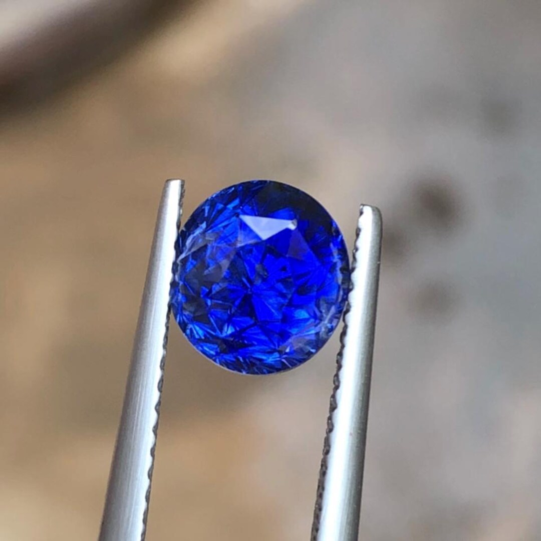 Royal Blue Ceylon Sapphire: 3.11 Carat Faceted Oval Gemstone, Guild ...