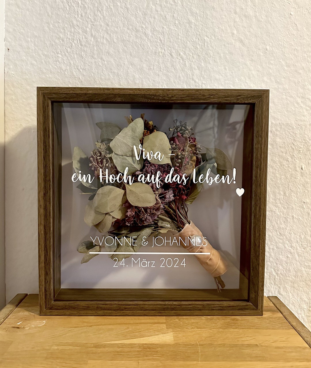 Immortalize Your Bridal Bouquet in the Picture Frame Font of Your ...