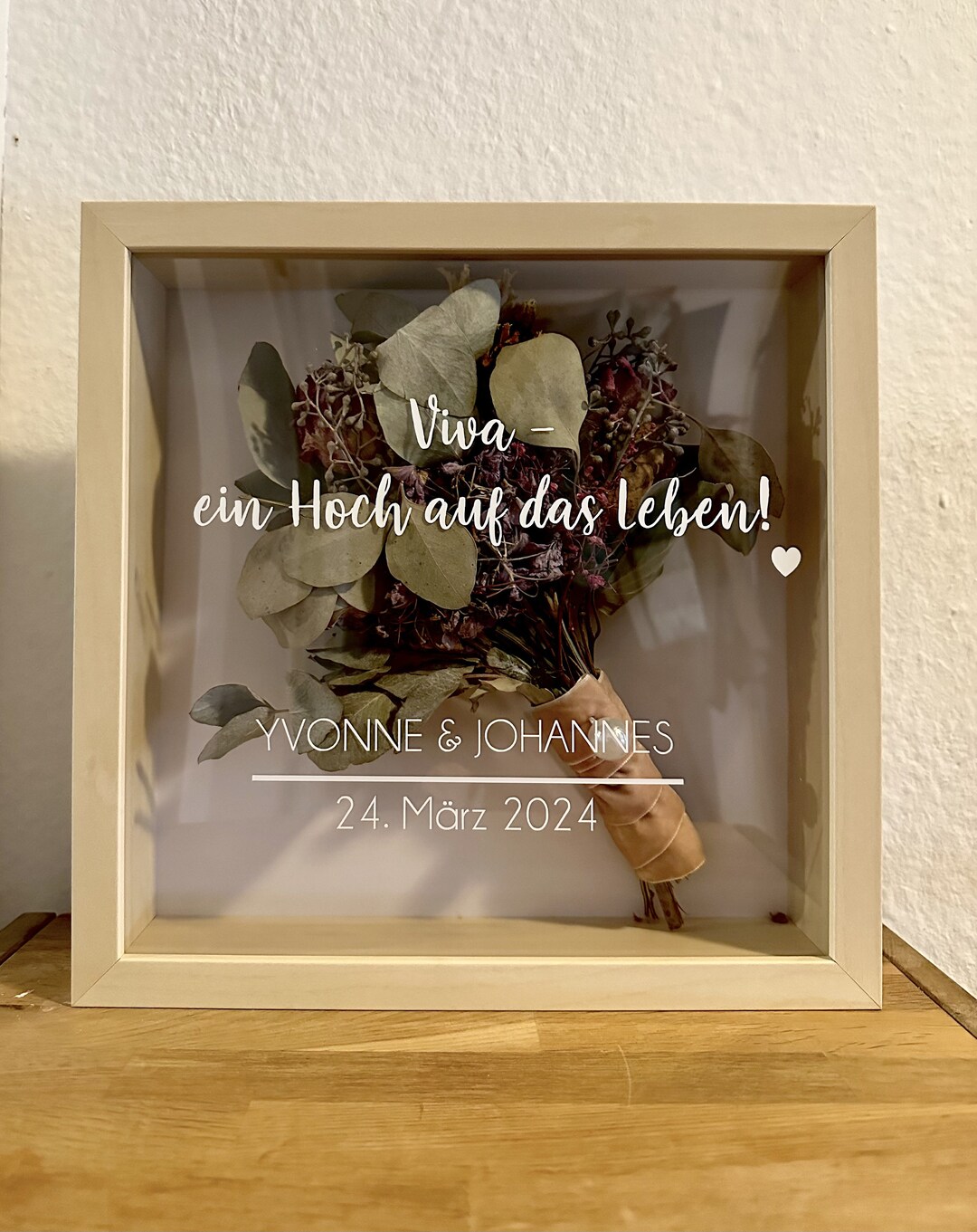 Immortalize Your Bridal Bouquet in the Picture Frame Font of Your ...