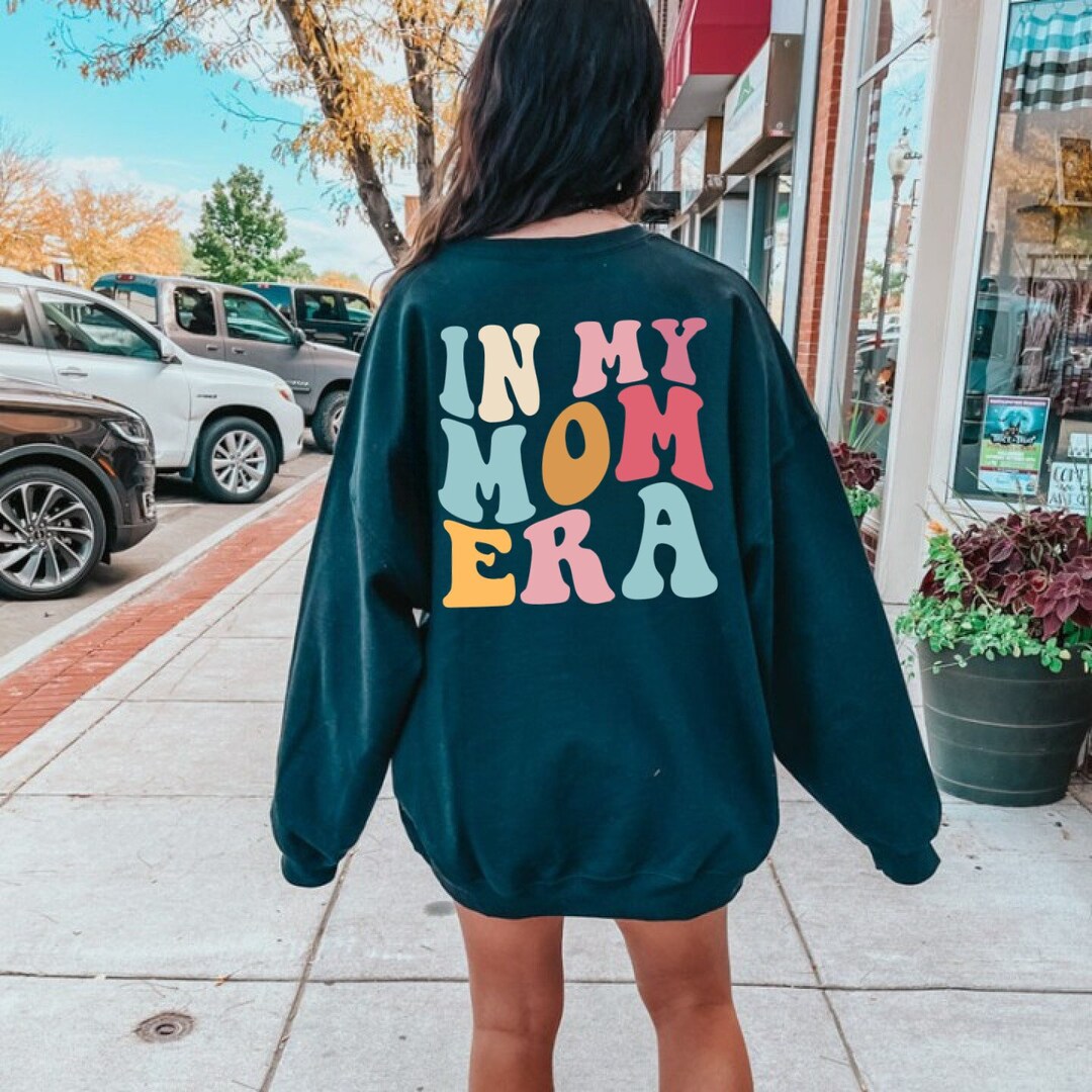 Groovy Retro Mom Sweater, Mom Life, Era Mom, In My Mom Era, Music ...