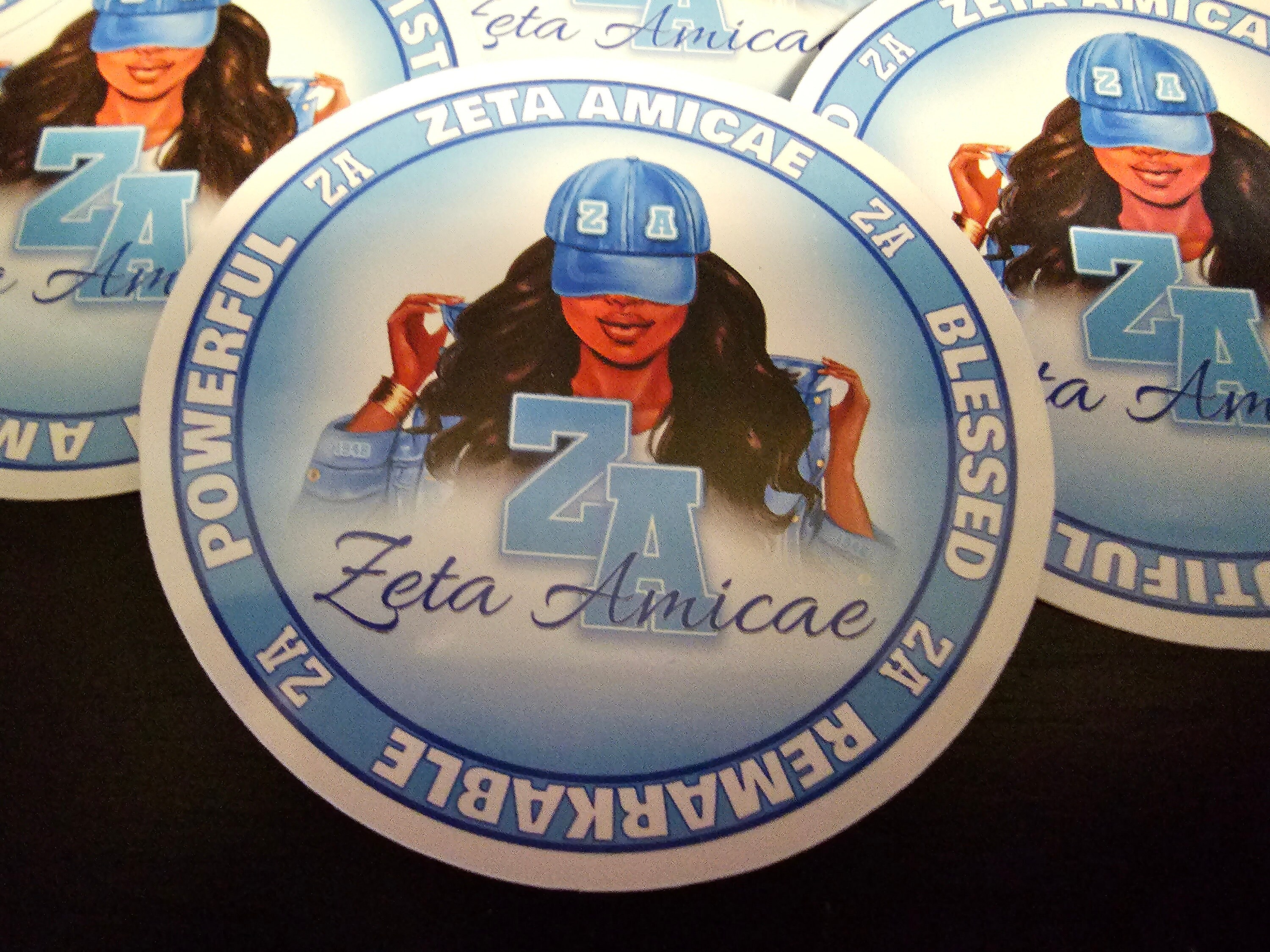 Zeta Amicae Queen Hat Low in White Round Stickers, Waterproof, Glossy ...