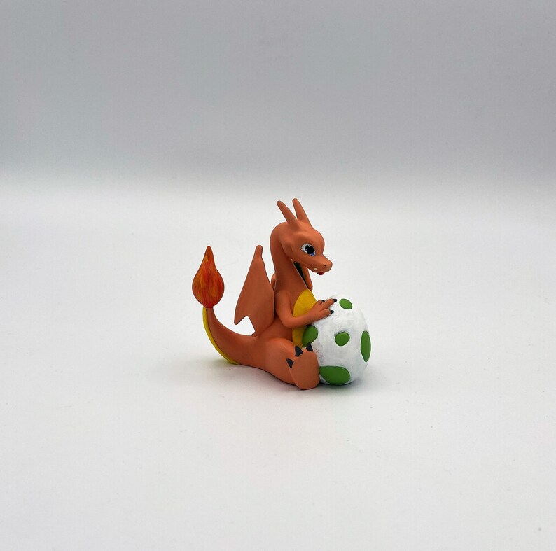 Pokemon Gen. 1 - Unique Sitting Charizard - Etsy