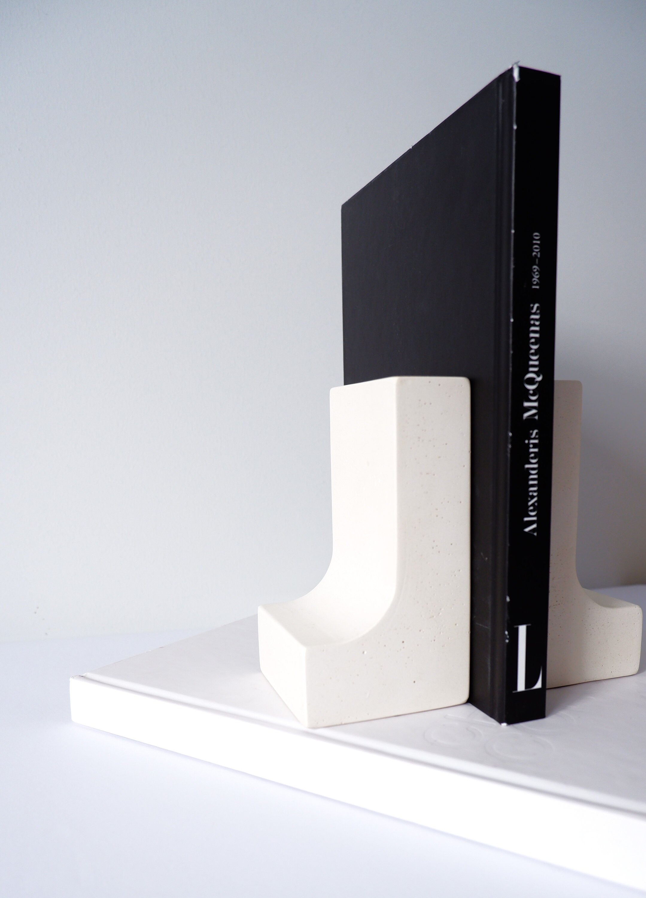 Minimalist White Plaster Bookends Set – Sculptural Shelf Decor - Etsy