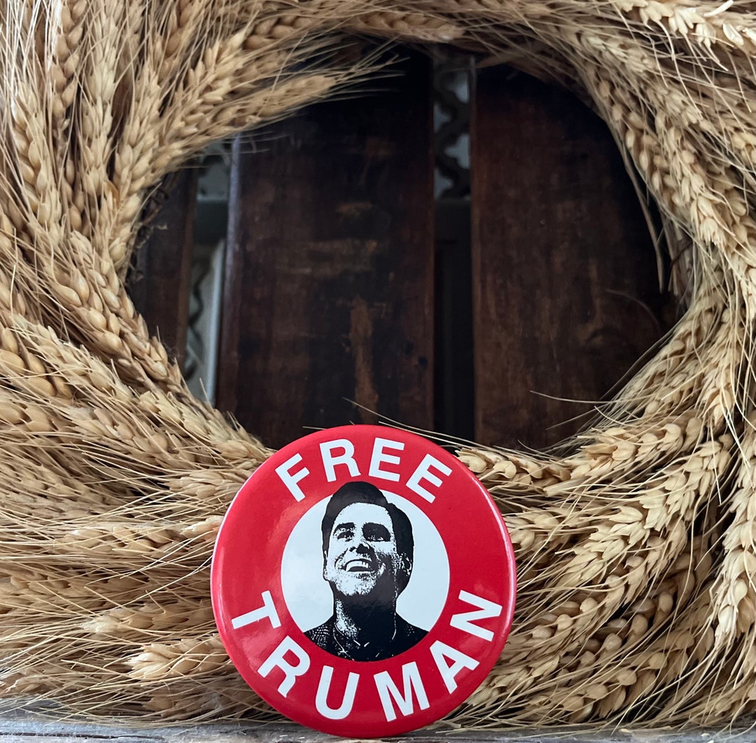 1998 ~ Truman Show “free Truman” Pin Back Button ~ Authentic Movie ...