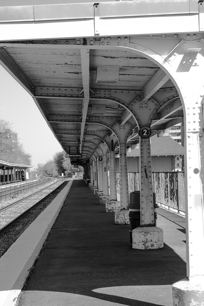Chicago CTA Train Platform, Rusting Canopy and Urban Architecture ...