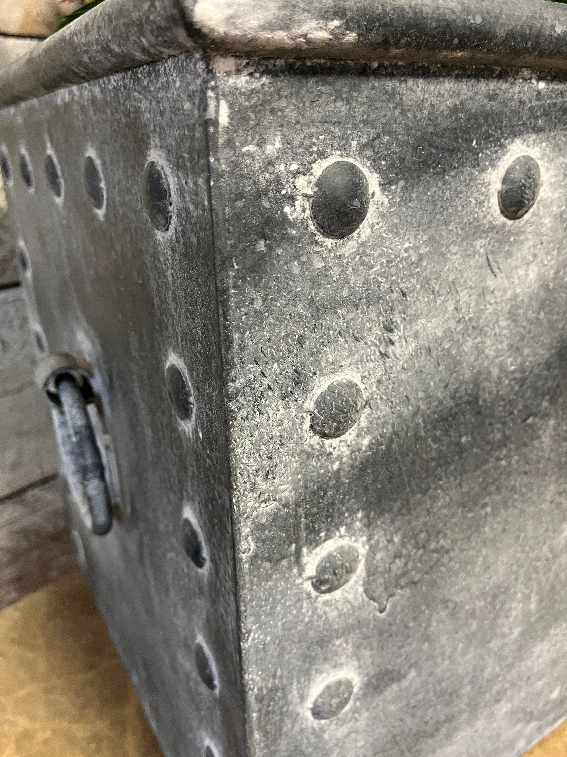 80 Cm Galvanised Riveted Trough - Water Trough - Metal Garden Planter ...