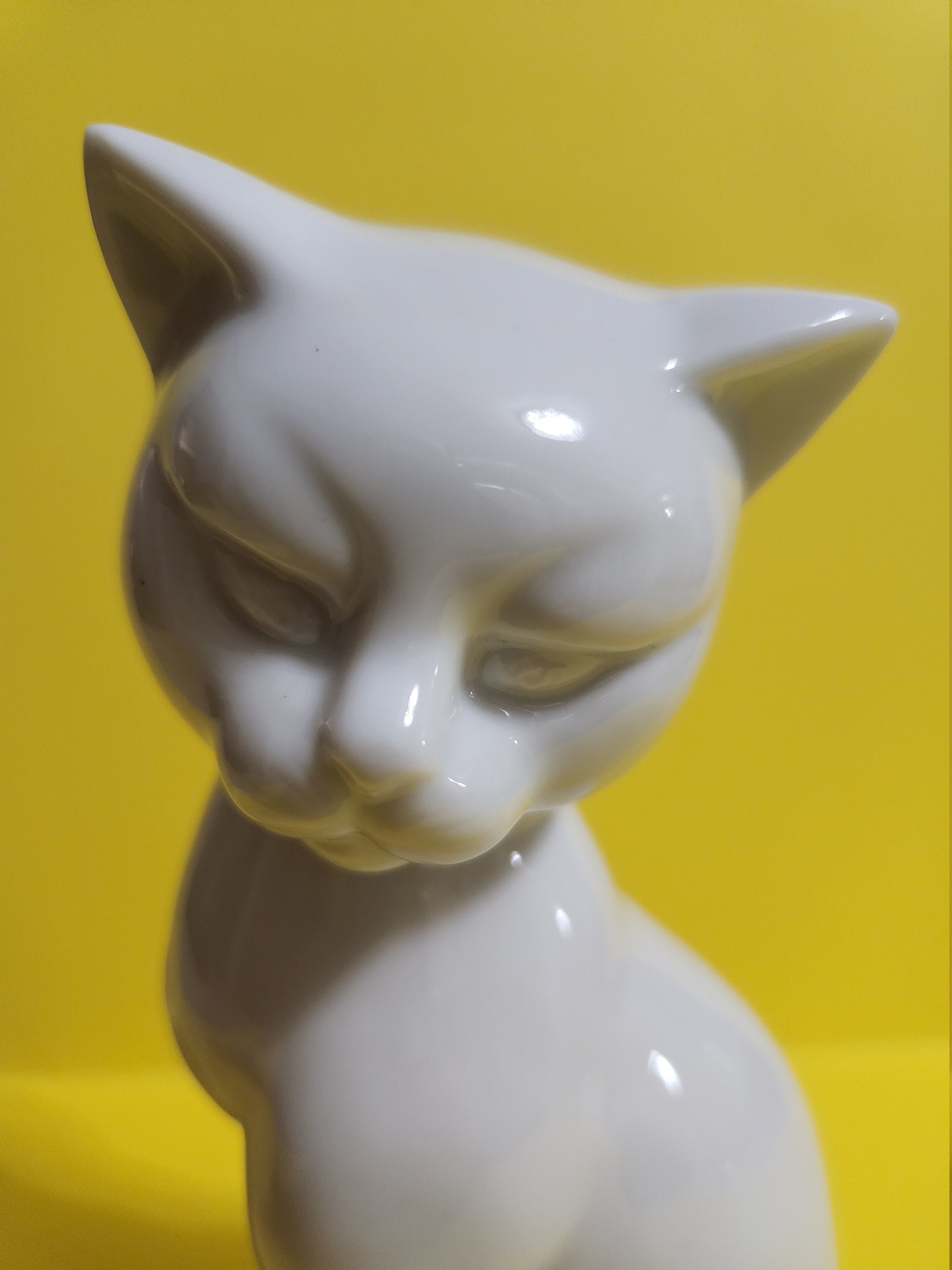 Vintage Porcelain Sitting White Siamese Cat Figurine **free Shipping ...