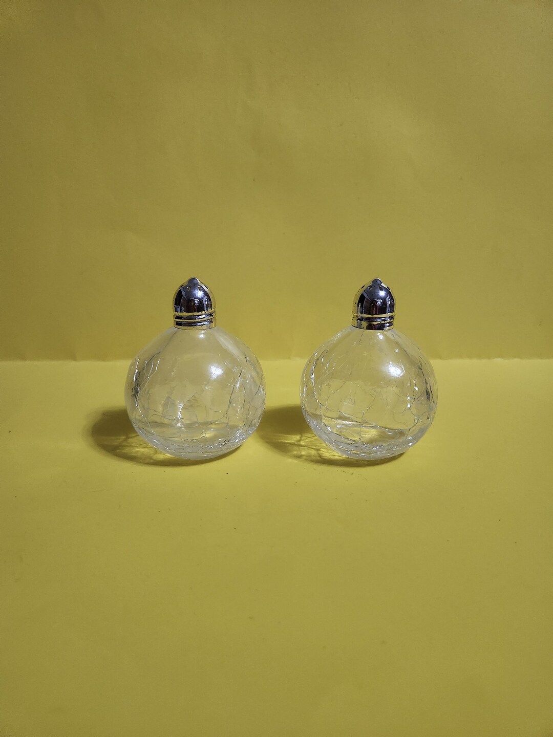 Set of 2 Round Cracked Glass Salt and Pepper Shakers With Screw on Lids ...