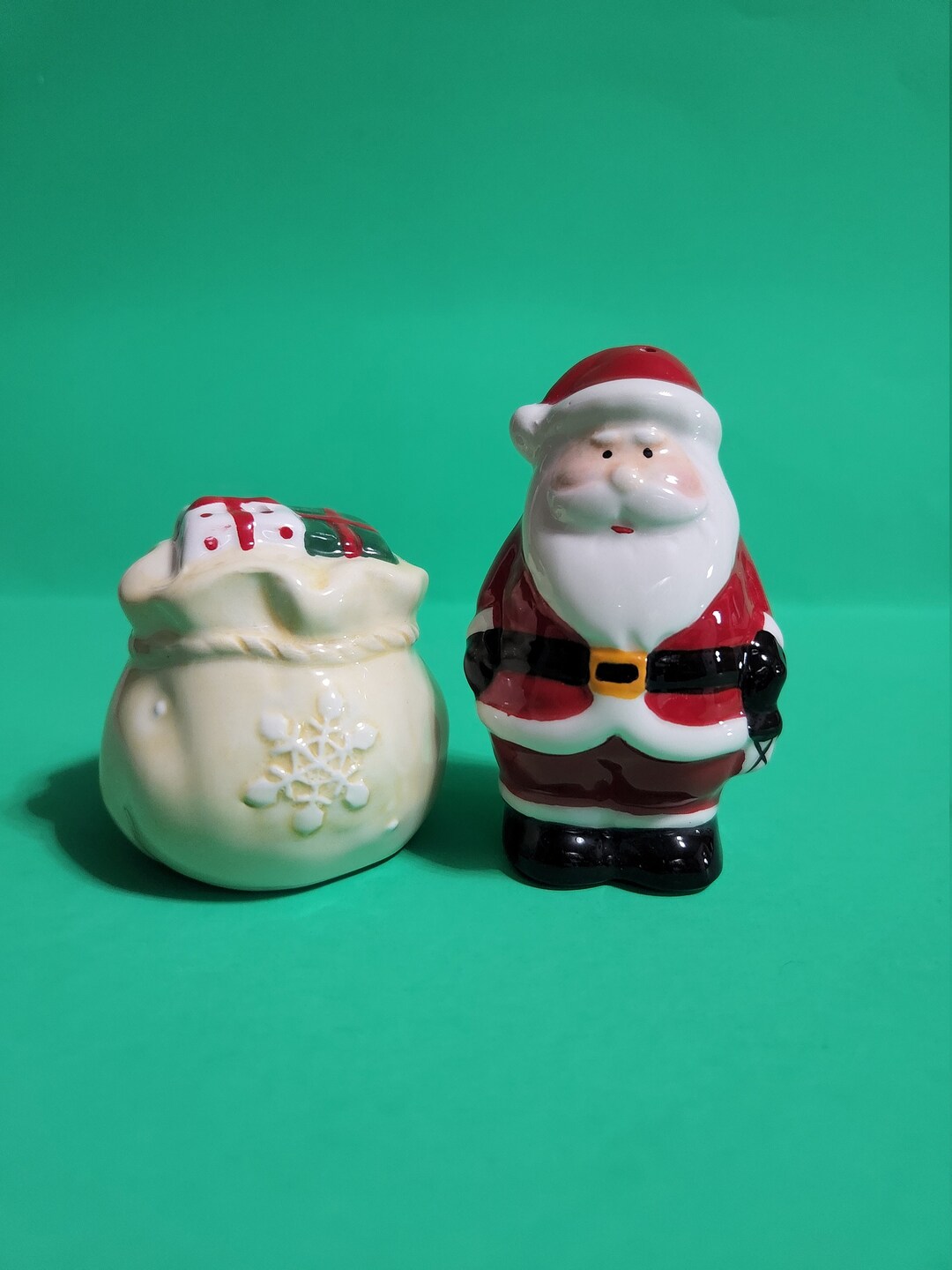 Set of Ceramic Santa and His Bag of Toys Salt and Pepper Shaker **free ...