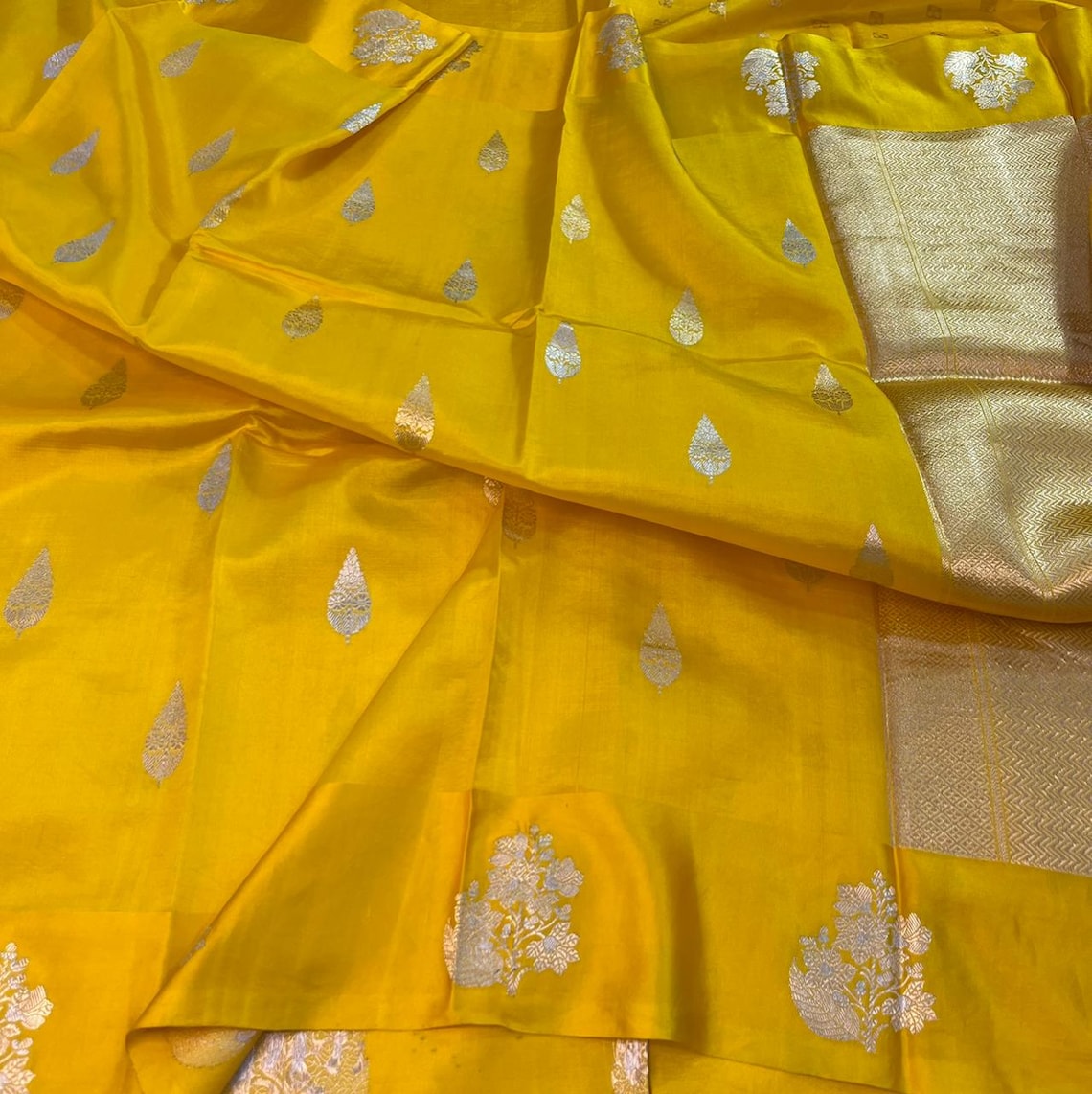 Handloom Banarasi Pure Raw Mango Silk Saree Banarasi Silk Wedding Wear ...