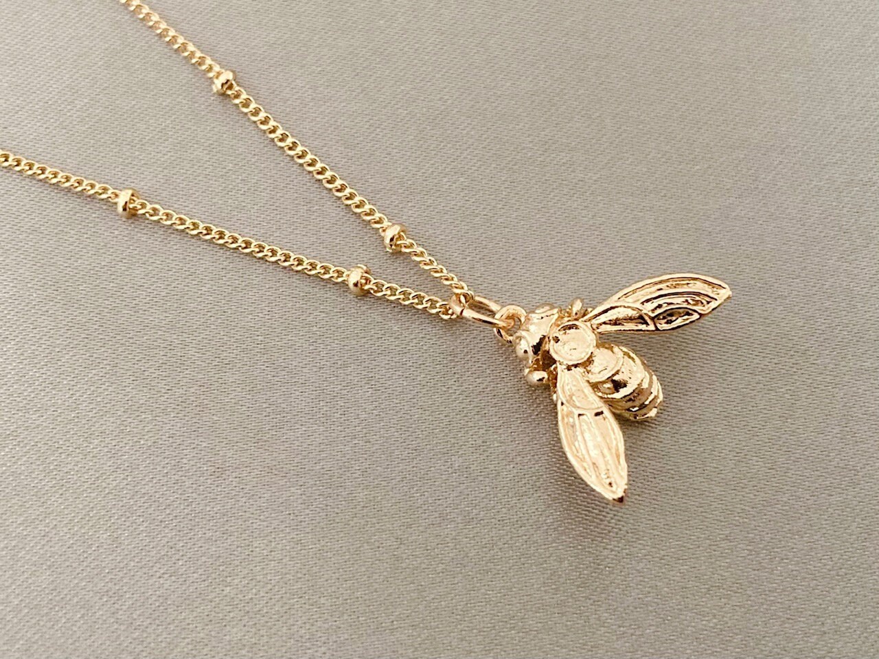 14k Gold Bee Pendant & Chain Gold Filled Satellite Chain - Etsy