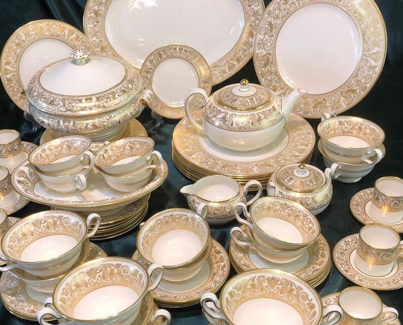 Wedgwood Florentine Gold. 85 Pc Vintage Dinner Service for 8 With ...