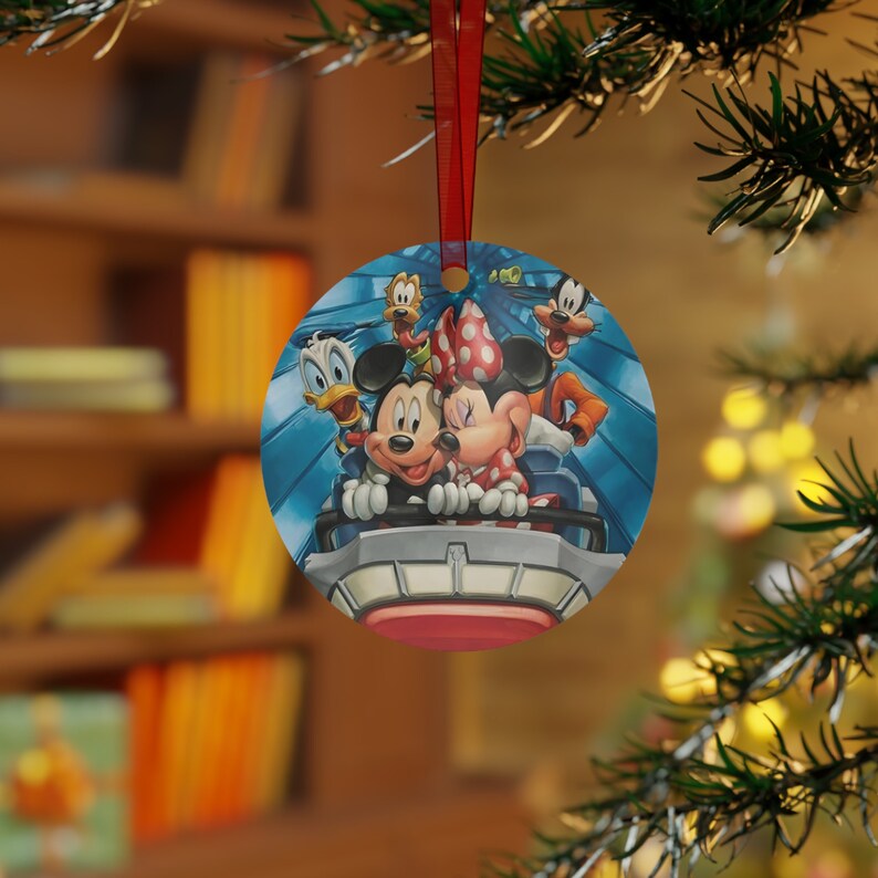 Mickey Mouse, Minnie Mouse, Donald Duck, Goofy and Pluto on Space ...