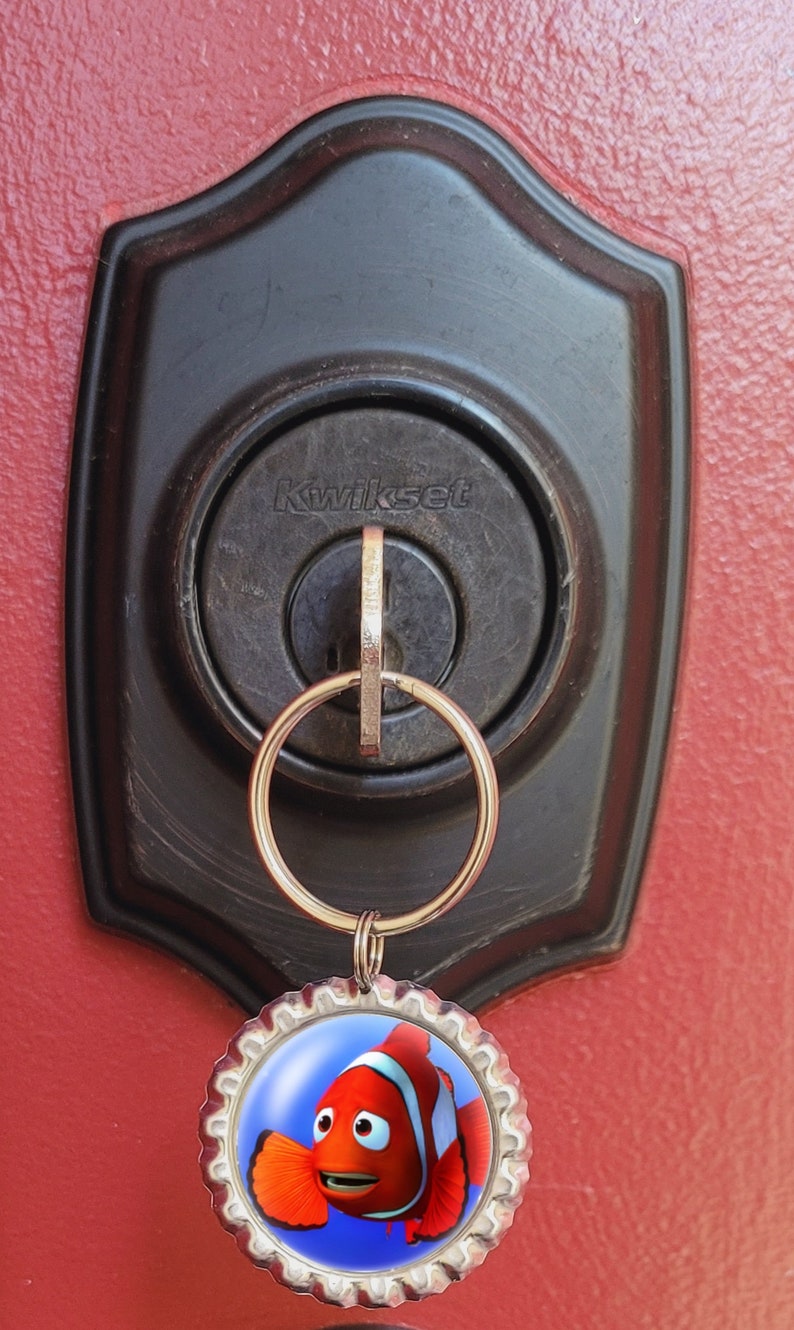 Marlin worried Fish / Nemo Happy From Disney's Finding Nemo.bottlecap ...