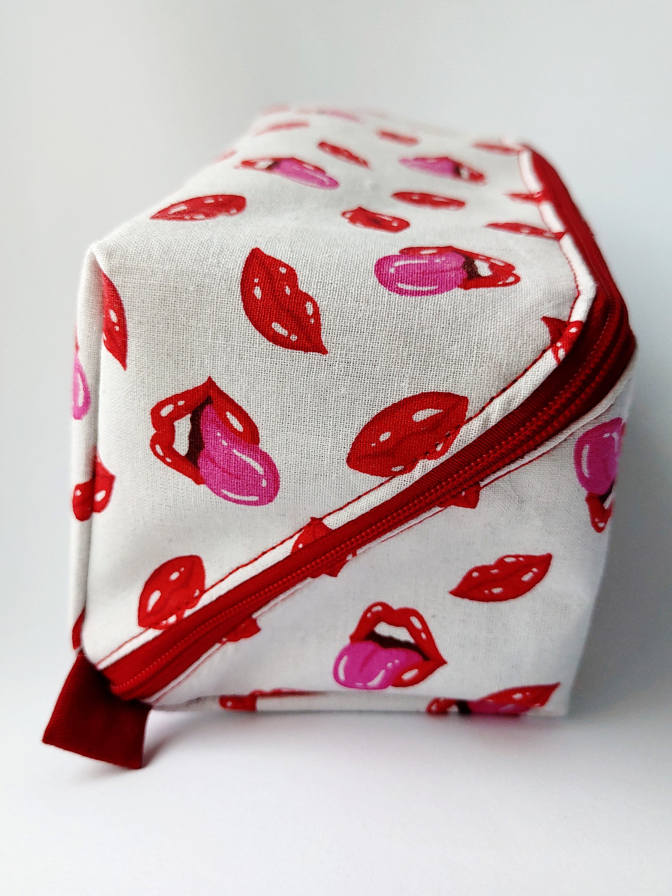 Foldable Wide Open Zipper Pouch/ Pencilcase/ Make-up Bag Red Kisses - Etsy