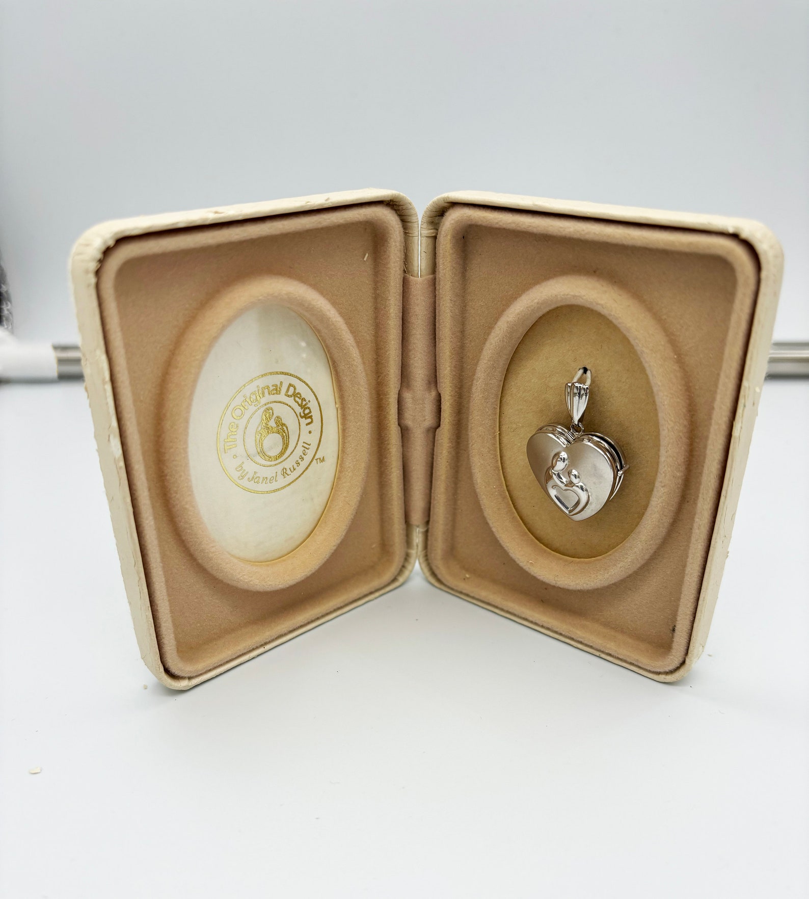 14k White Gold Mother and Child Locket - Etsy