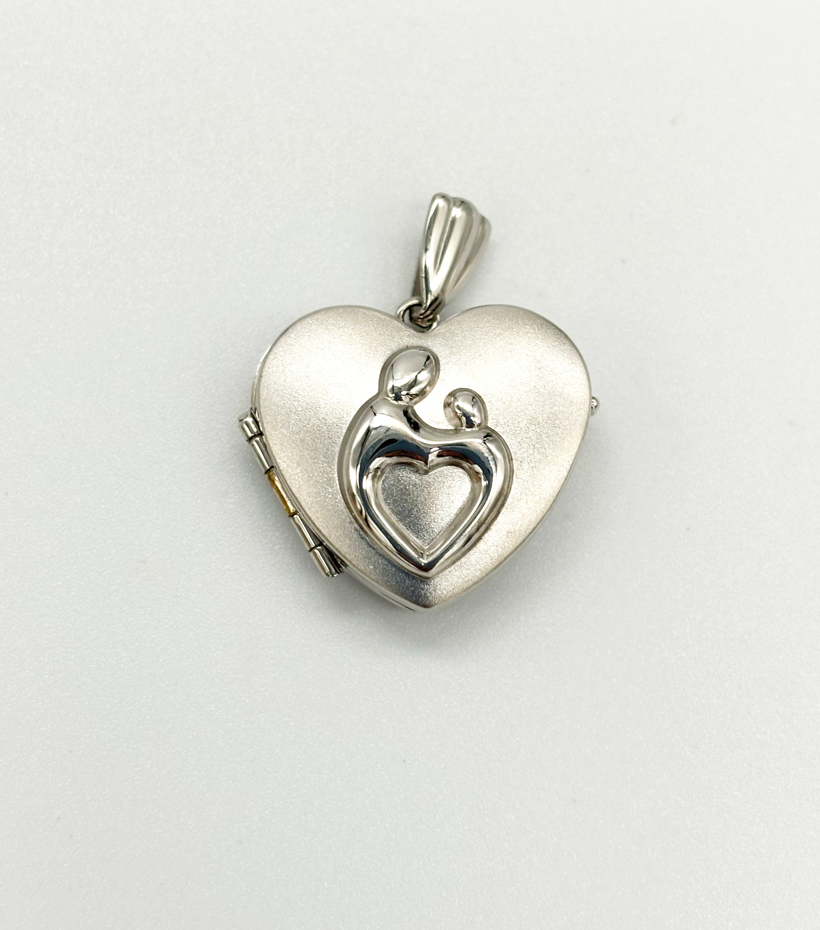 14k White Gold Mother and Child Locket - Etsy
