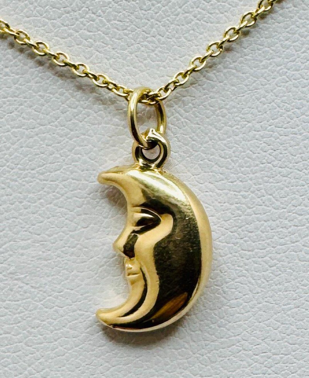 14K Yellow Gold Crescent Moon Face Pendant - Etsy UK