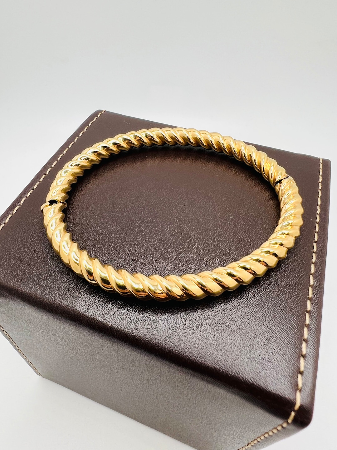 14K Yellow Gold Twisted Bangle Bracelet - Etsy