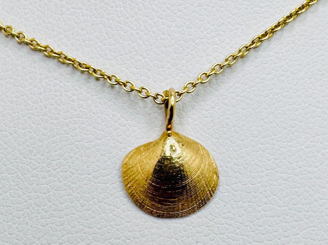 14K Yellow Gold Textured Clam Shell Pendant - Etsy UK