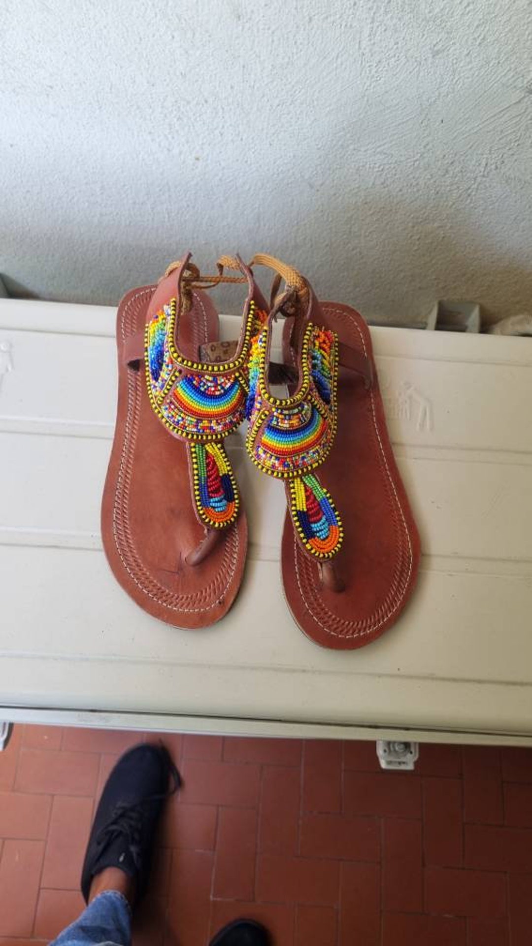 Sandales pour femmes Massaï. Sandales perlées du Kenya. Tongs ...