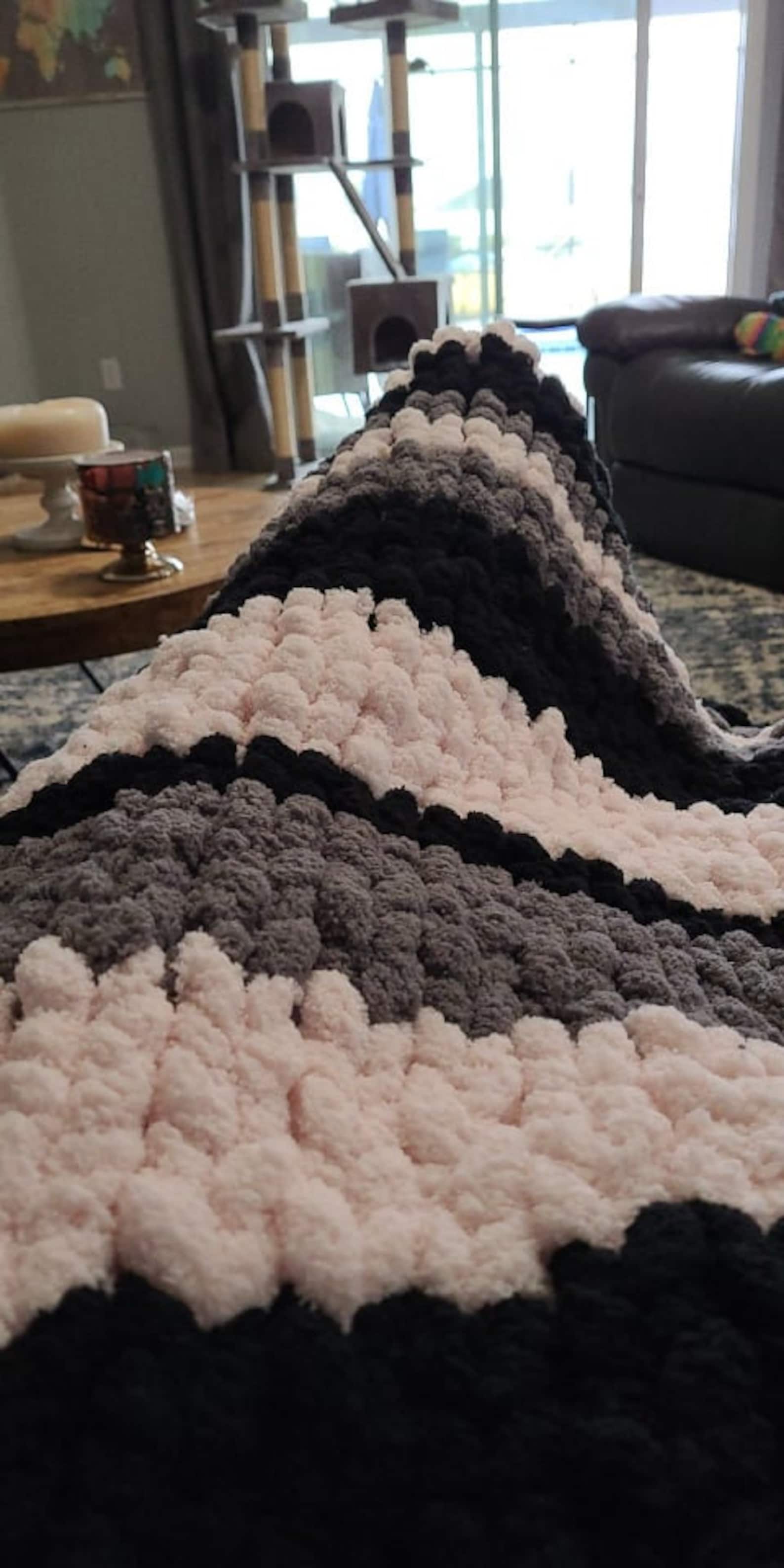 Hand-knit Chunky Blanket | Tri-color (black, Gray, Pink) - Etsy