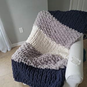 Hand-knit Chunky Blanket | Tri-color (blue, Gray, Cream) - Etsy