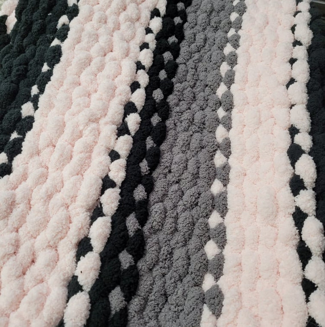 Hand-knit Chunky Blanket | Tri-color (black, Gray, Pink) - Etsy