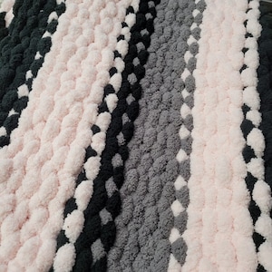 Hand-knit Chunky Blanket | Tri-color (black, Gray, Pink) - Etsy