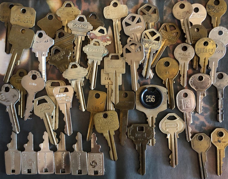 Lot of 54 Vintage Keys - Etsy