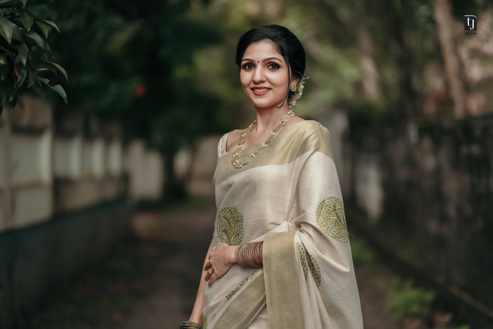 Tissue Embroidery Kerala Saree - Etsy