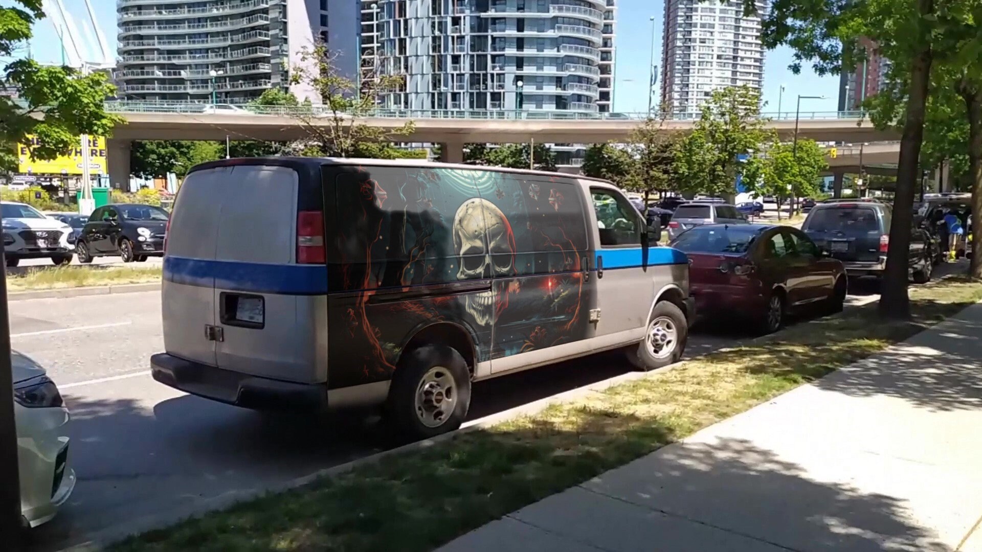 Custom Branded Van Video Clip - Your Logo/picture Photorealistically ...