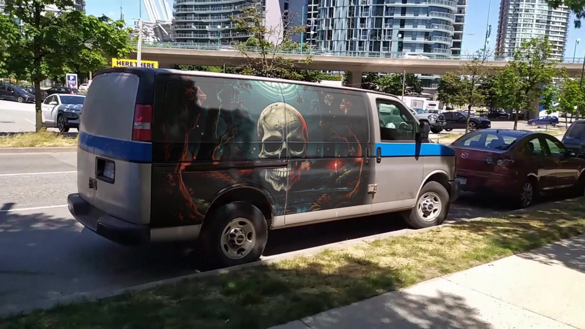 Custom Branded Van Video Clip - Your Logo/picture Photorealistically ...