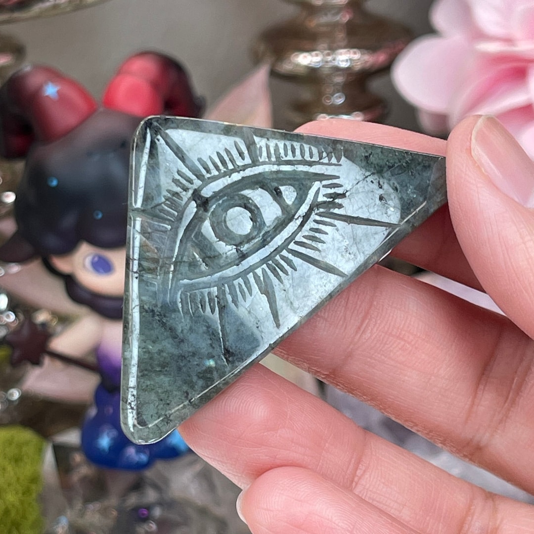 Flashy Labradorite Evil Eye Pyramid Green Labradorite Pocket Stone ...