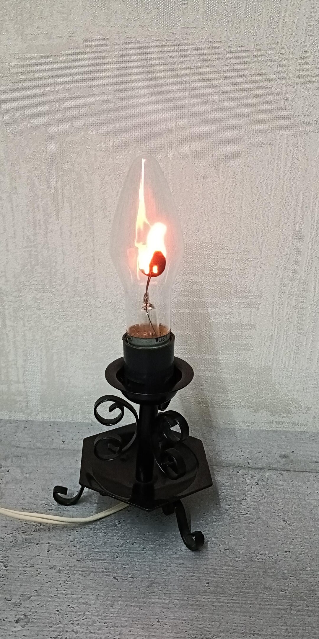 Vintage Lamp Candle in the Wind - the Elegance of the Past for Your ...