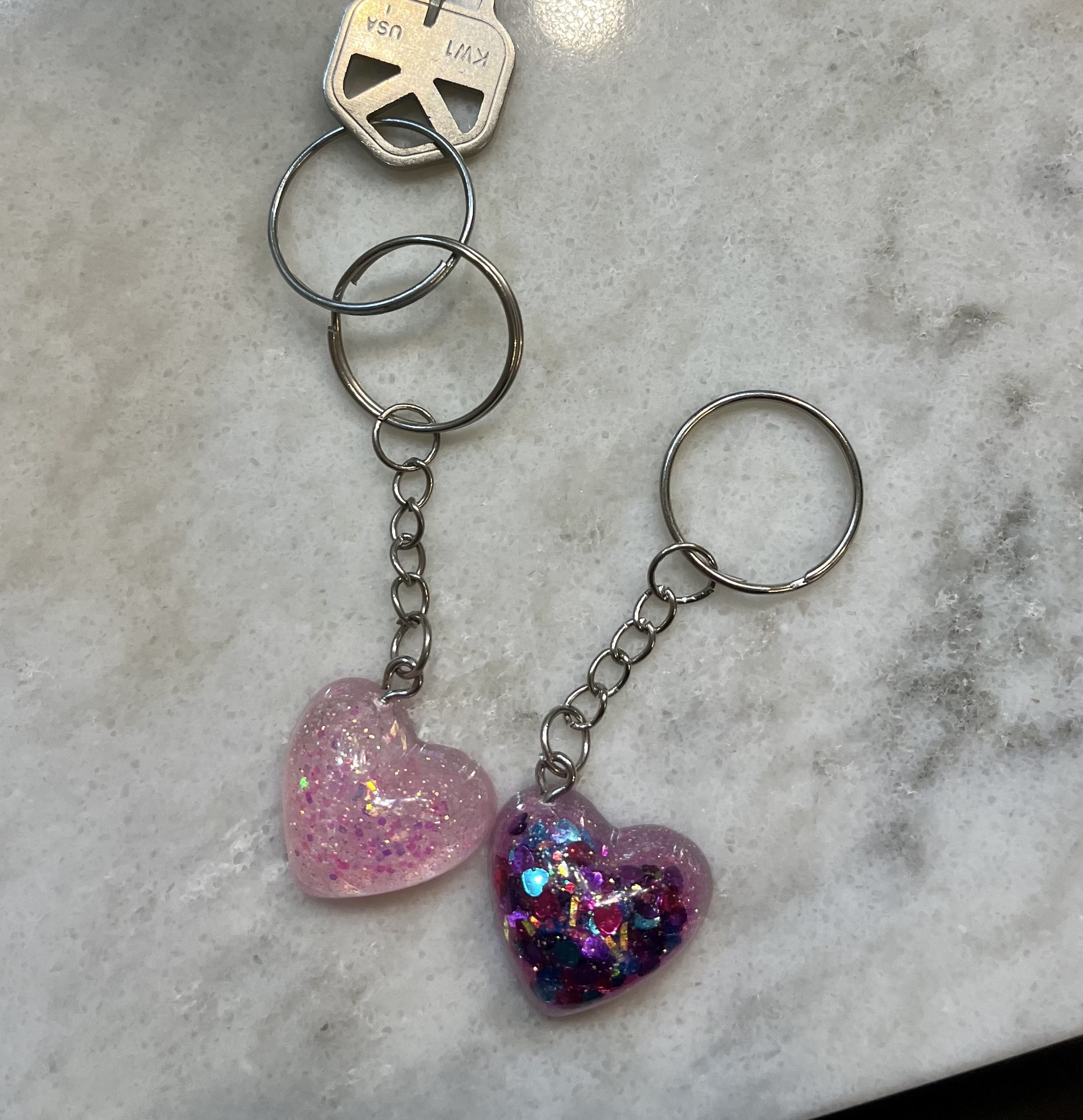 Heart Keychains Sparkly Resin for Valentine’s Day, Gift for Friends and ...