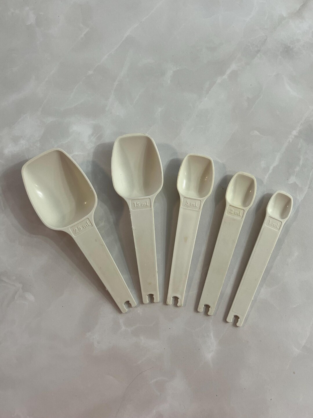 Vintage Tupperware Measuring Spoons Set of 5 No Ring Almond Beige Cream ...