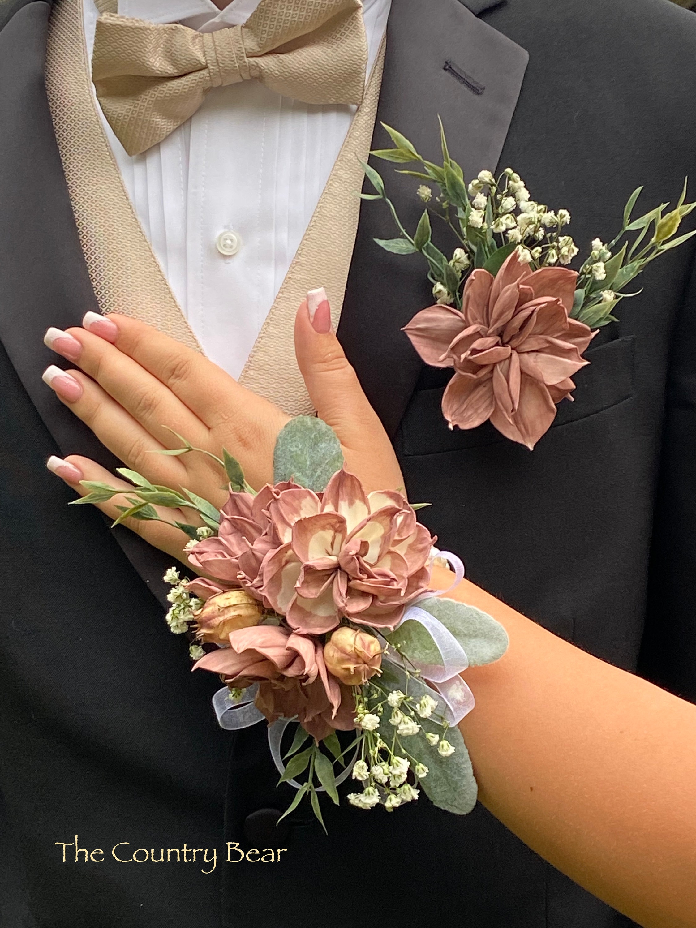 Boutonnieres And Corsages For Homecoming
