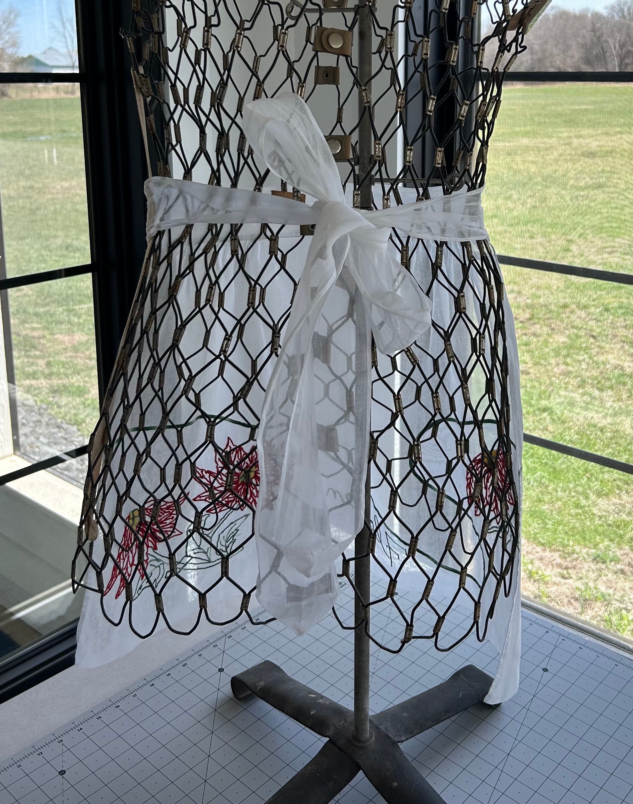 Vintage Apron Italian Hostess Style Sheer Half Holiday Poinsettia ...