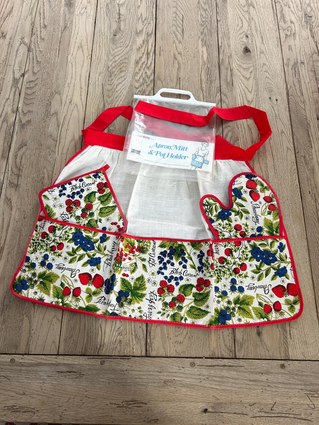 Vintage Apron Kit by Kay Dee Handprints Apron, Mitt & Pot Holder Set ...