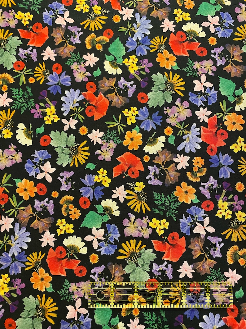 Tossed Flowers Cotton Fabric Wildflowers Turnowsky QT - Etsy UK