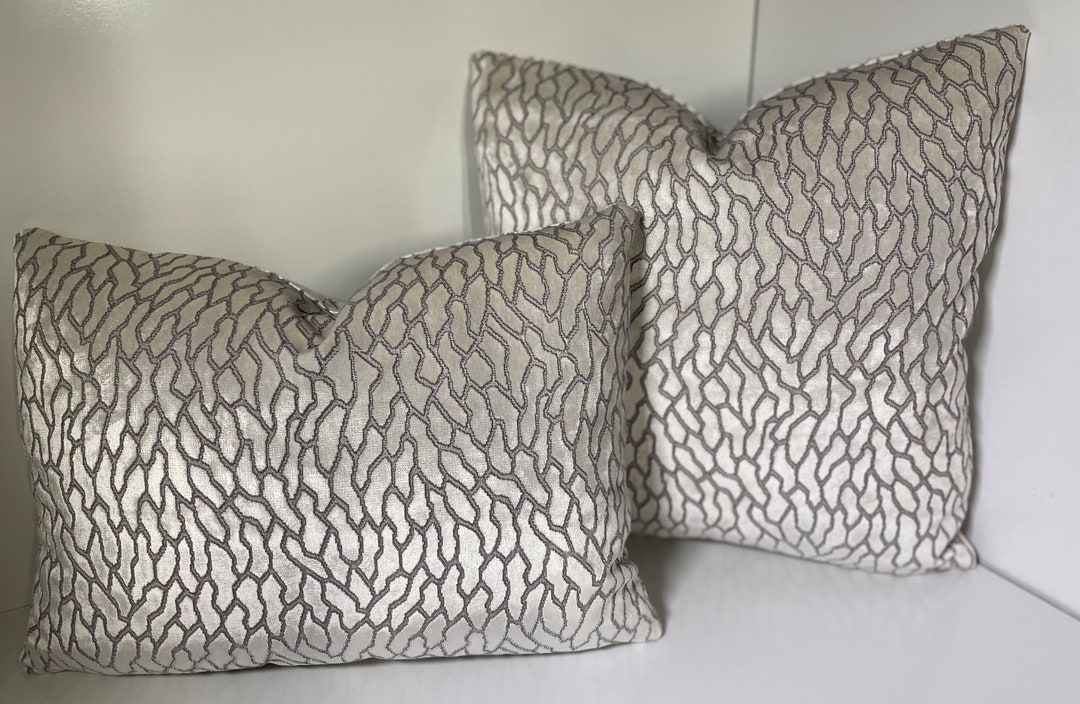 Romo Groupblack Edition Romita Pampas , Same Fabric on Both Sides With Zippers, 10/90 Down ...