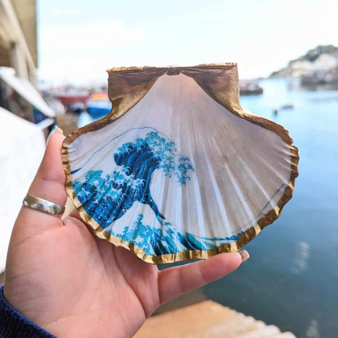 The Great Wave Blue Ring Dish Scallop Shell Gilded Gold Varnished Shiny ...