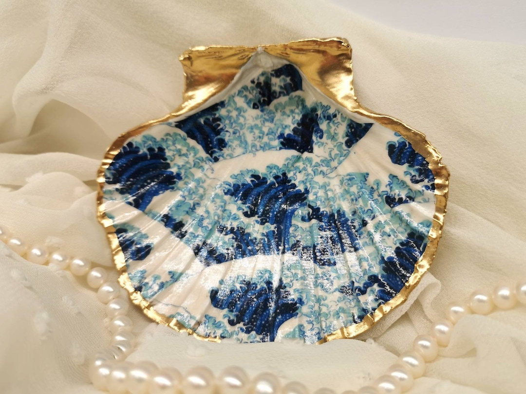 The Great Wave Blue Ring Dish Scallop Shell Gilded Gold Varnished Shiny ...
