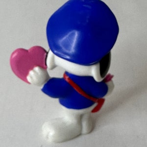Peanuts Snoopy Mailman Valentines Heart Whitmans Candy PVC Figurine ...