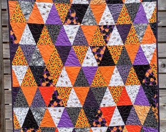 Available Now: Spooky Halloween Quilt, Throw Size - Etsy