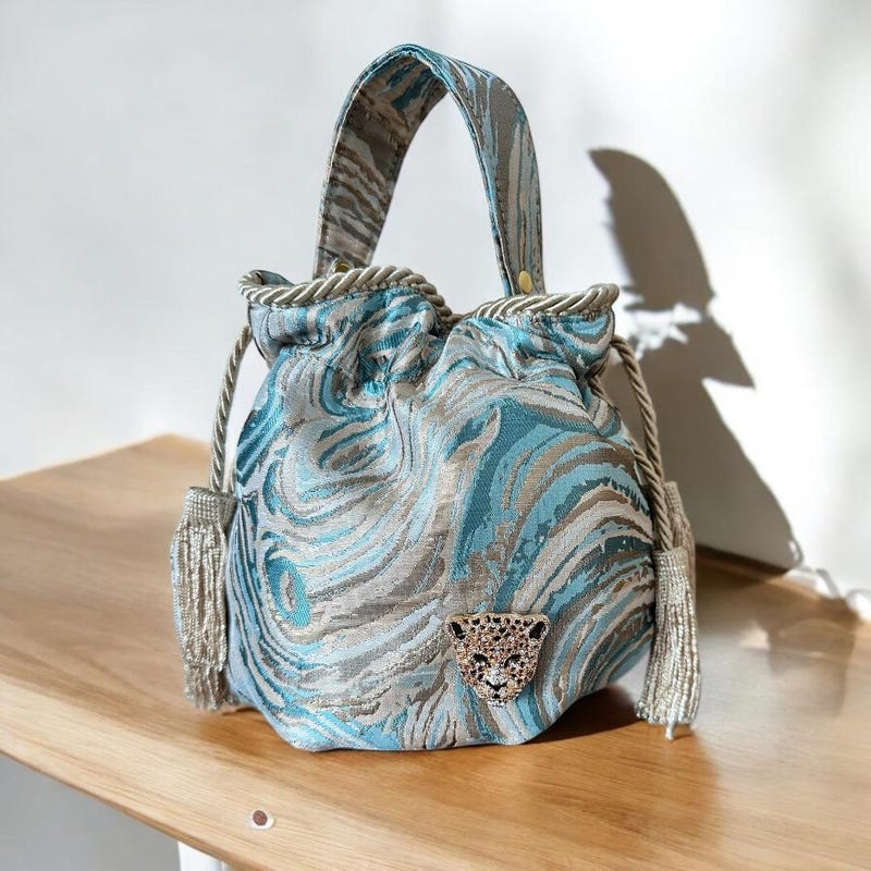Unique Small Gifts Spring - 60+ Gift Ideas for 2025