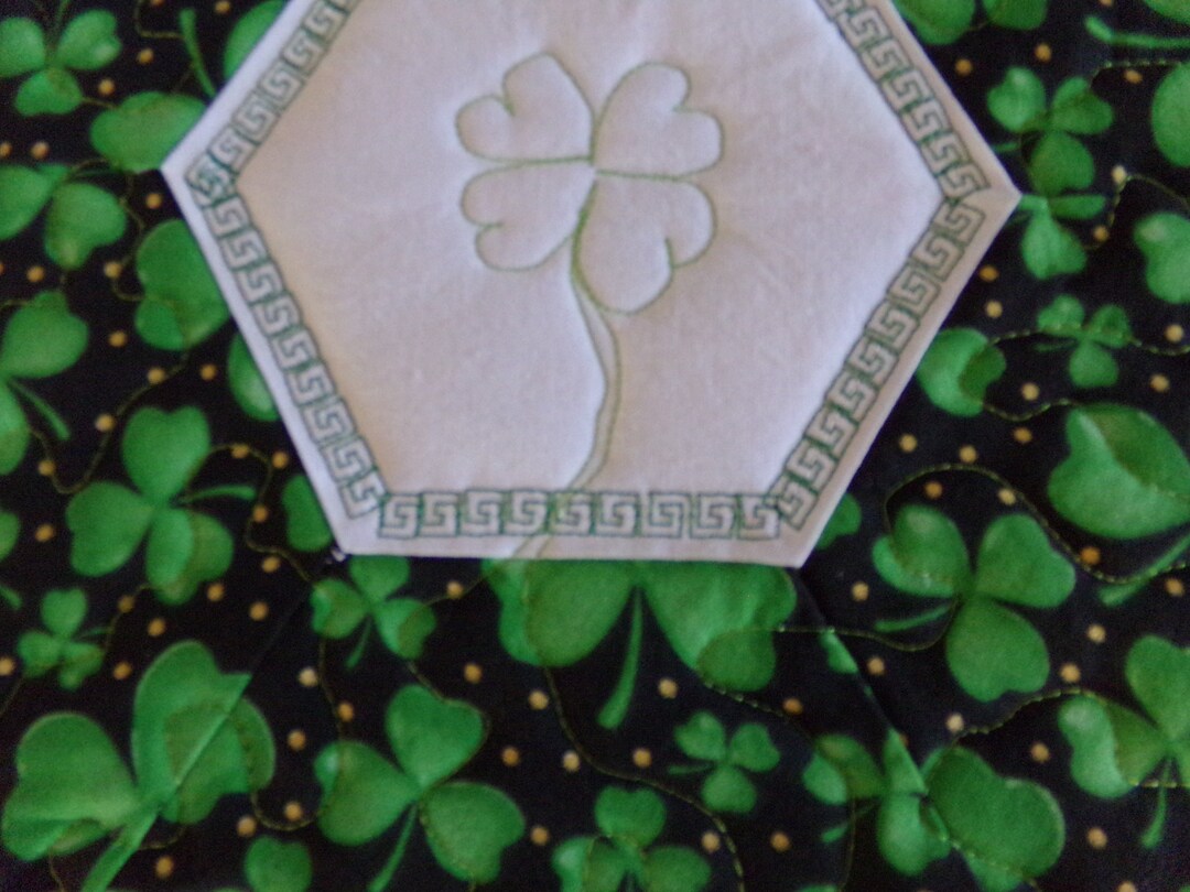 St Pattys Day Table Topper Shamrock 4 Leaf Clovers Handmade Quilted ...